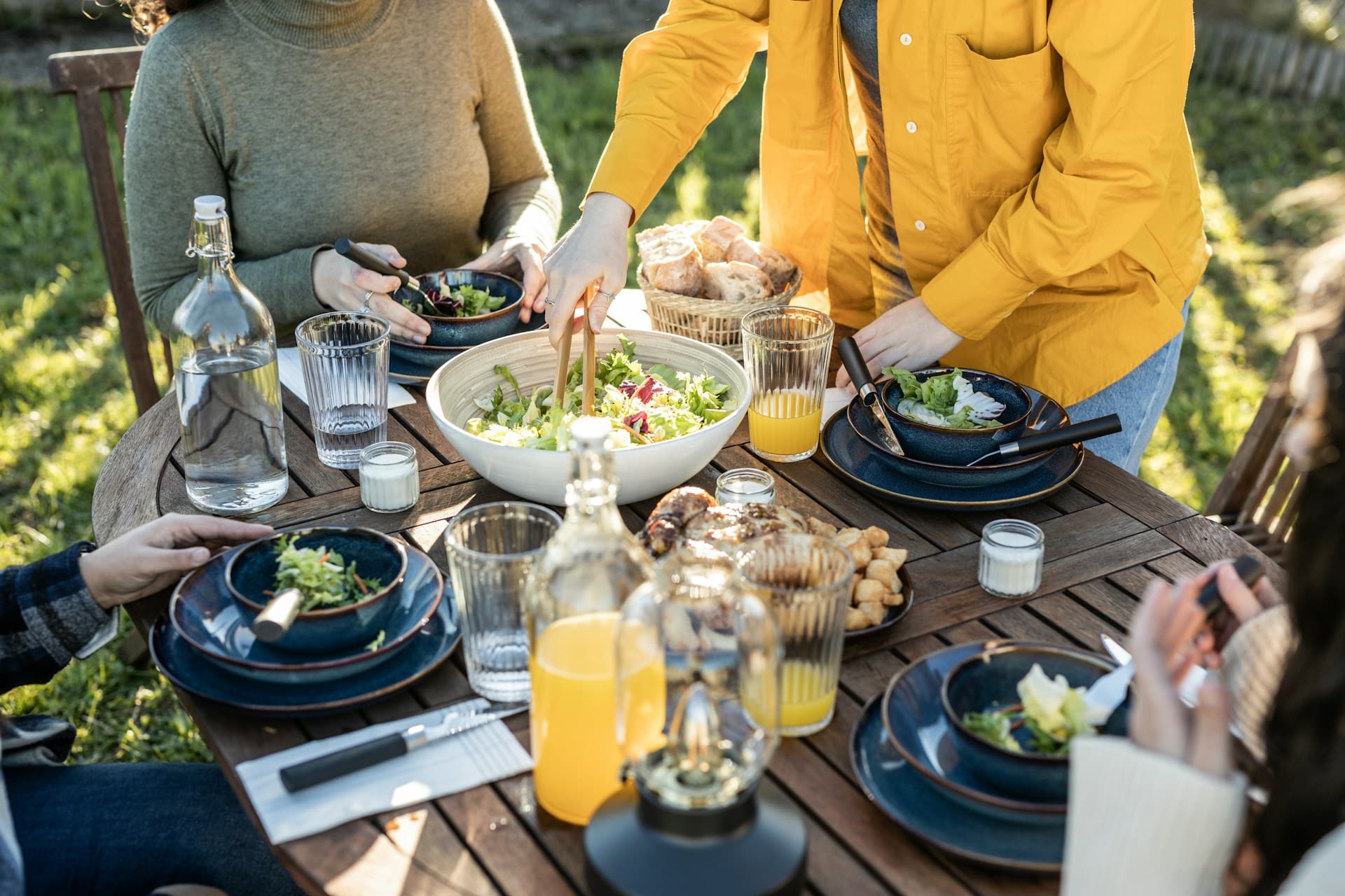 Al Fresco Dining Delights: Creating Outdoor Dining Space
